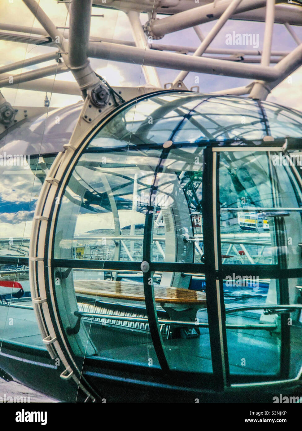 London Eye empty pod Stock Photo - Alamy