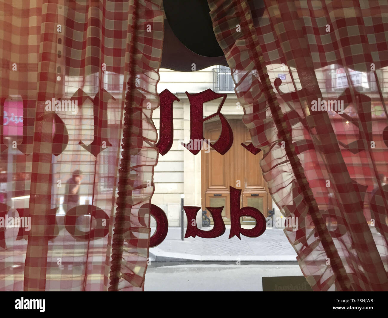 Inside paris cafe hi-res stock photography and images - Alamy