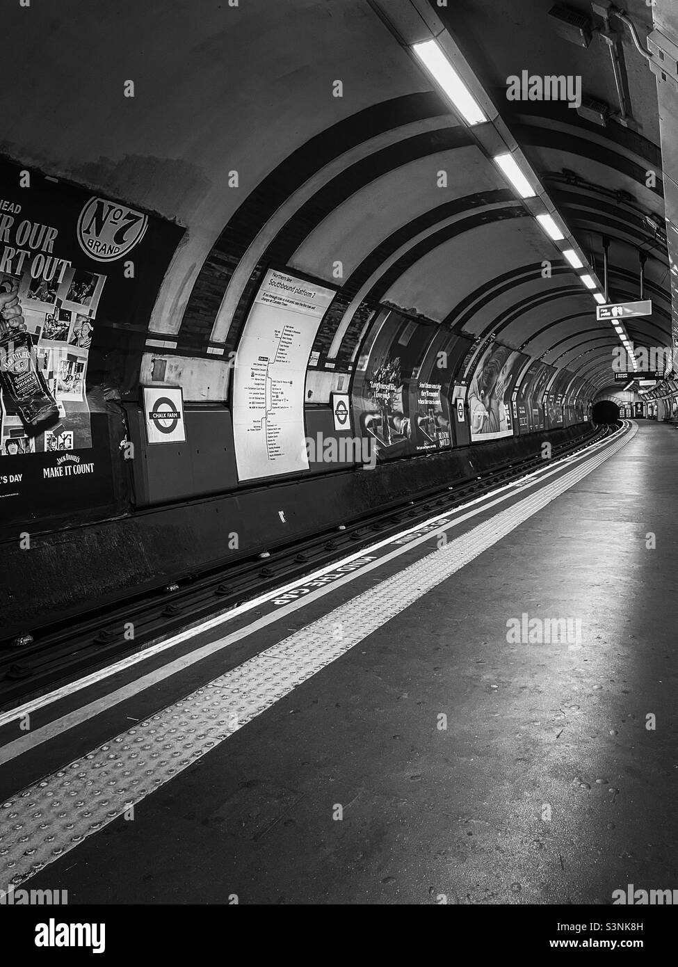Underground stations london Black and White Stock Photos & Images - Alamy