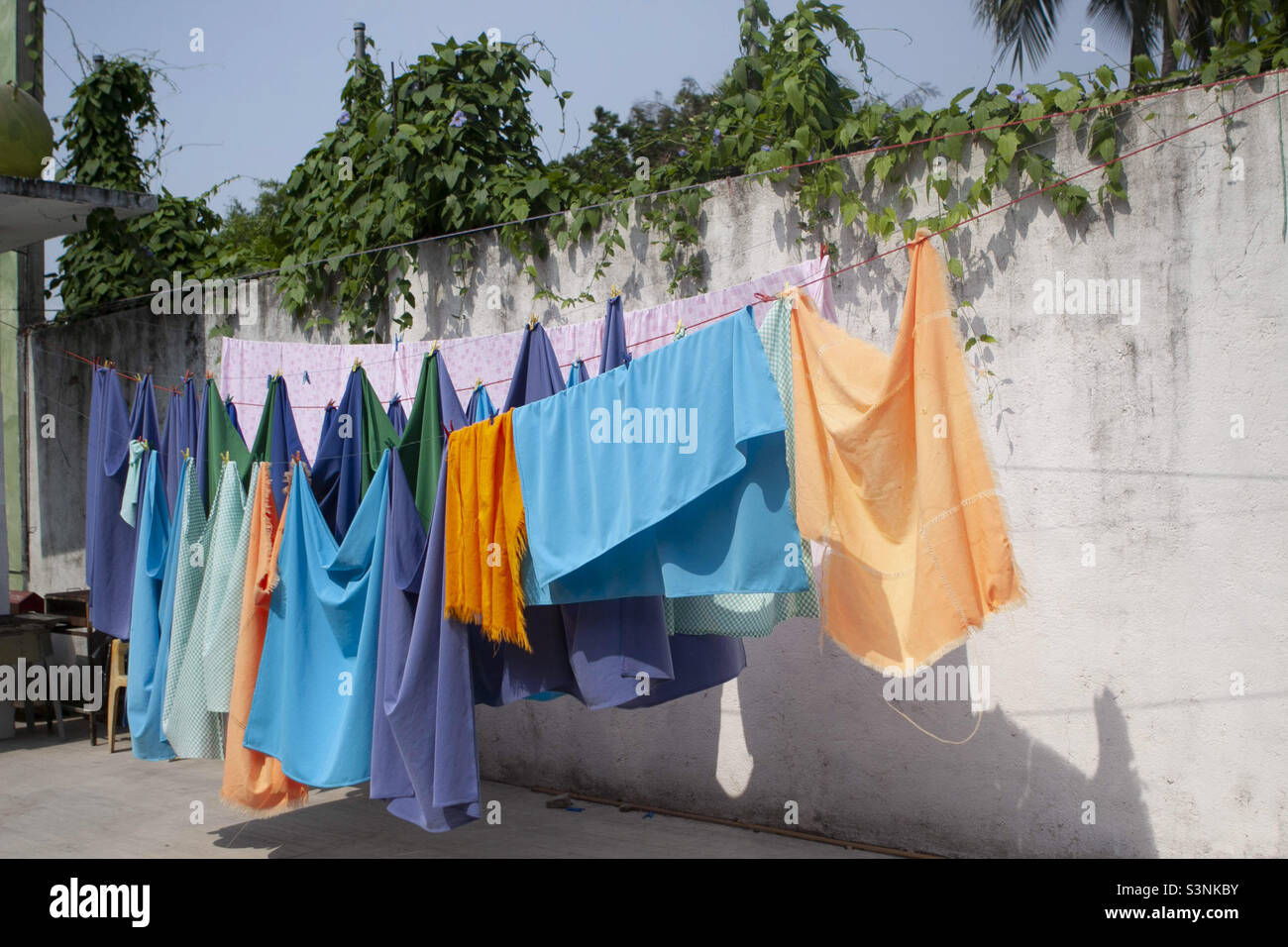 Laundry hanging outside hi-res stock photography and images - Alamy