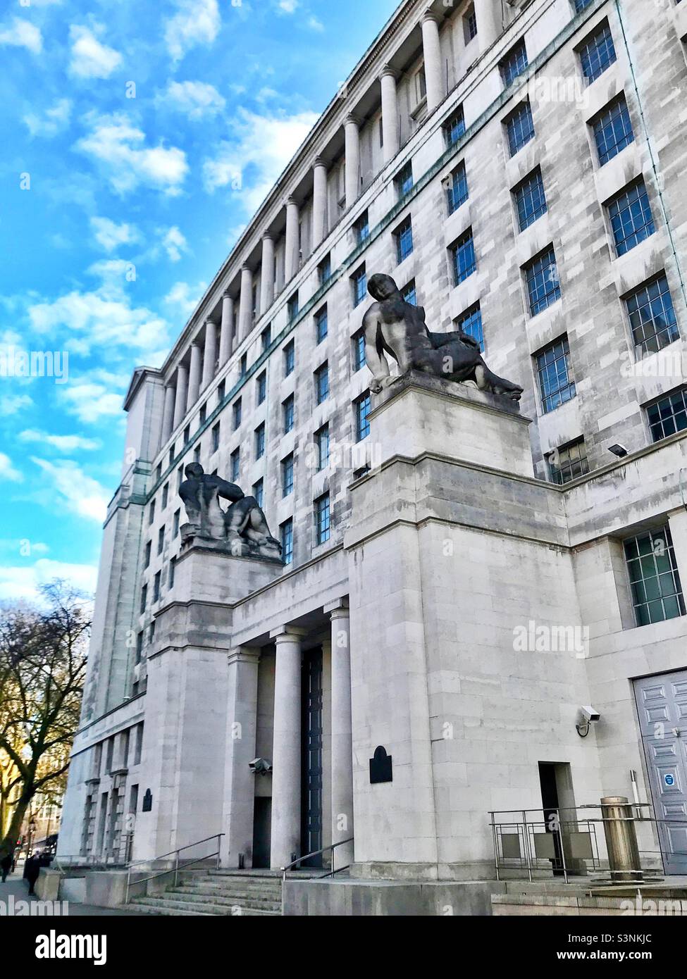 Entrance to the ministry of defence hi-res stock photography and images ...