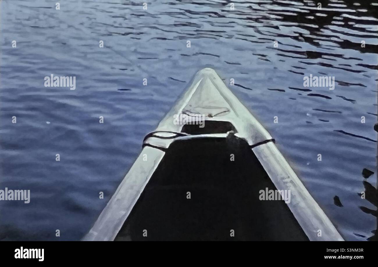 Canoe in water hi-res stock photography and images - Alamy