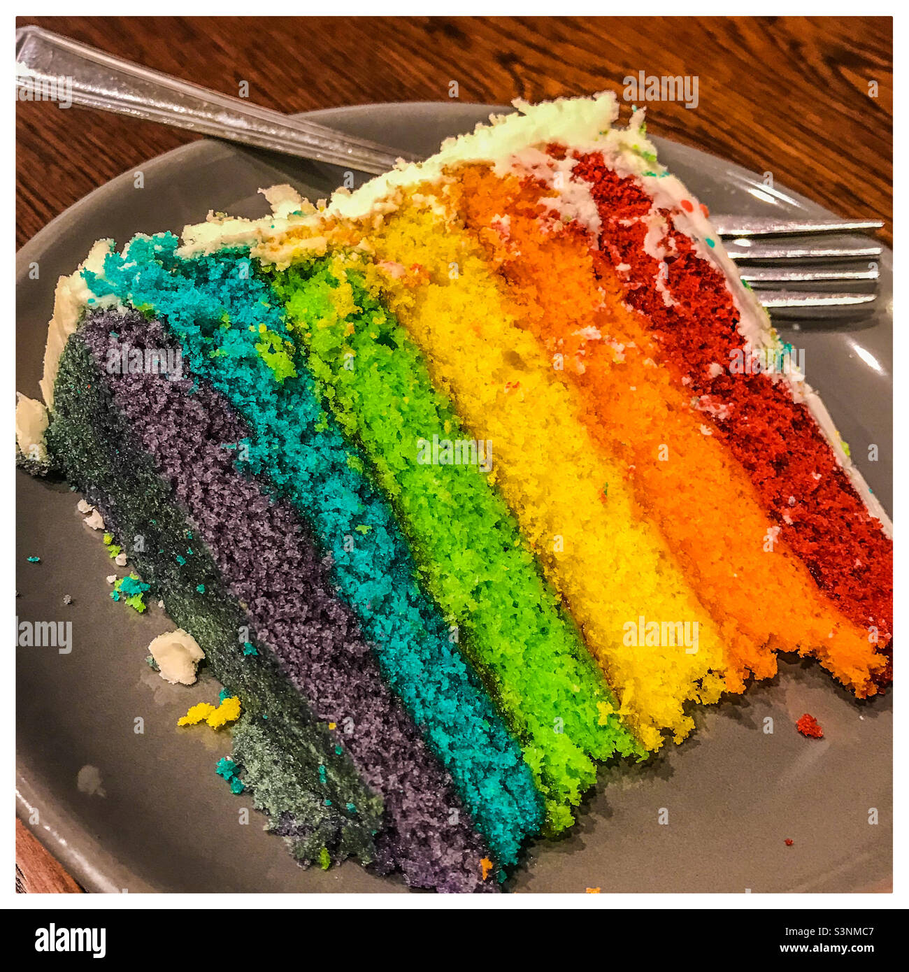 How to make rainbow cake hi-res stock photography and images - Alamy
