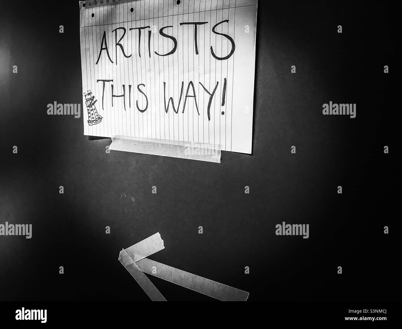 Artists this way sign Stock Photo - Alamy