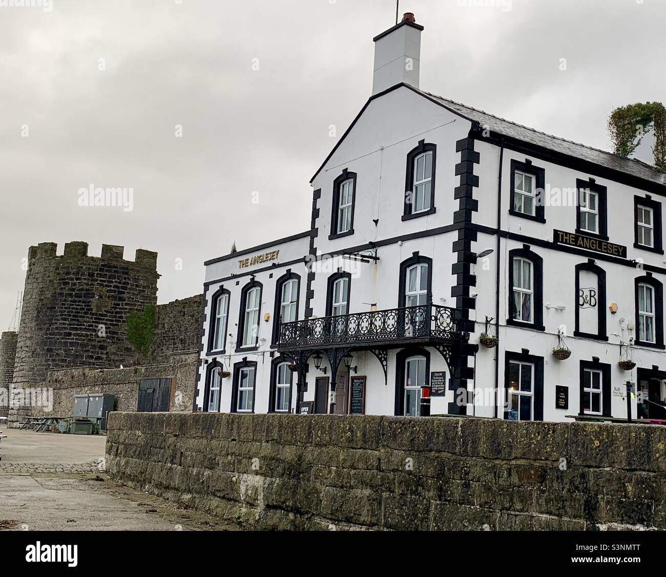The Anglesey Arms - Caernarfon, North Wales Stock Photo - Alamy