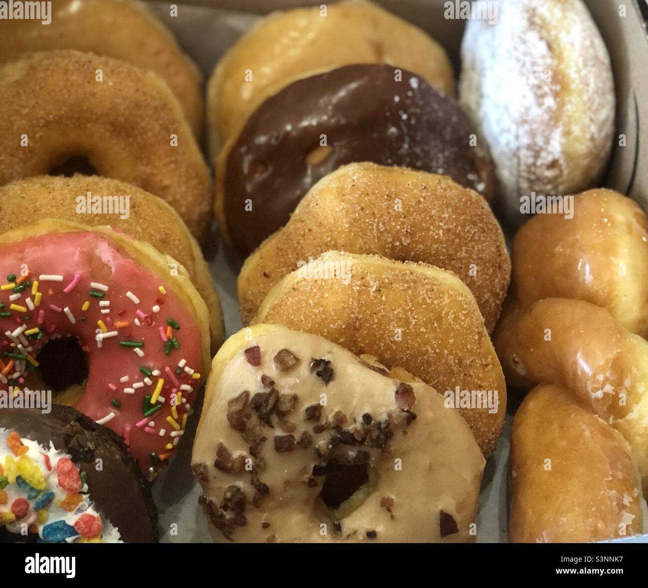 Box for donuts hi-res stock photography and images - Alamy