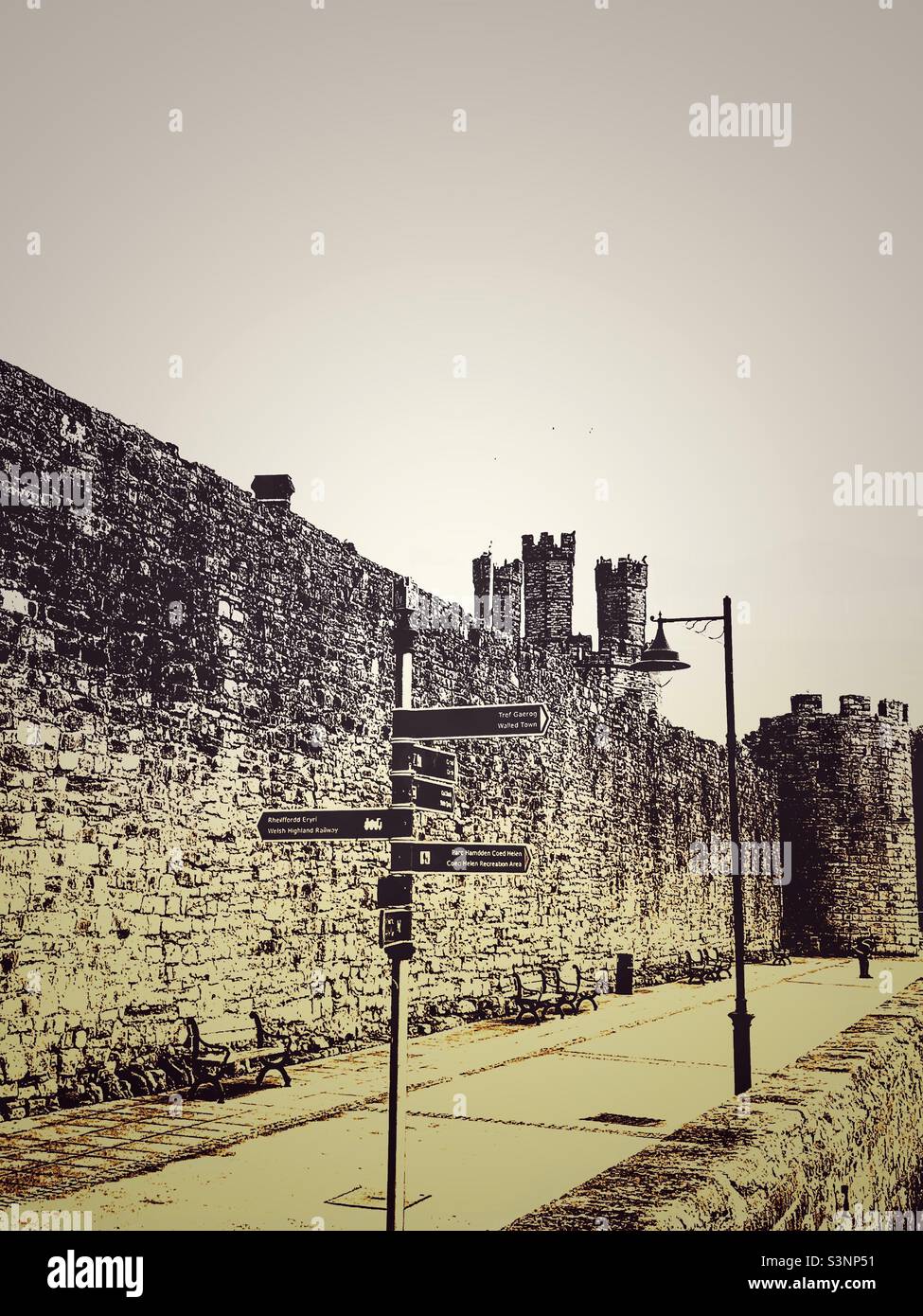 Outside the castle walls hi-res stock photography and images - Alamy