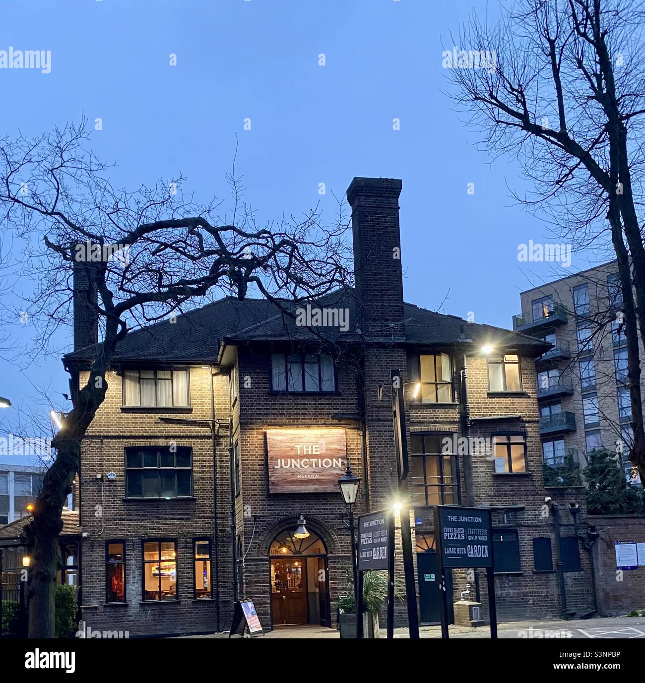 Commuter town hi-res stock photography and images - Alamy