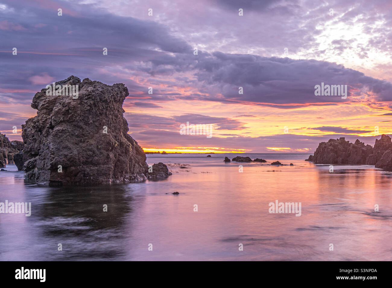 Purple sunset hi-res stock photography and images - Alamy