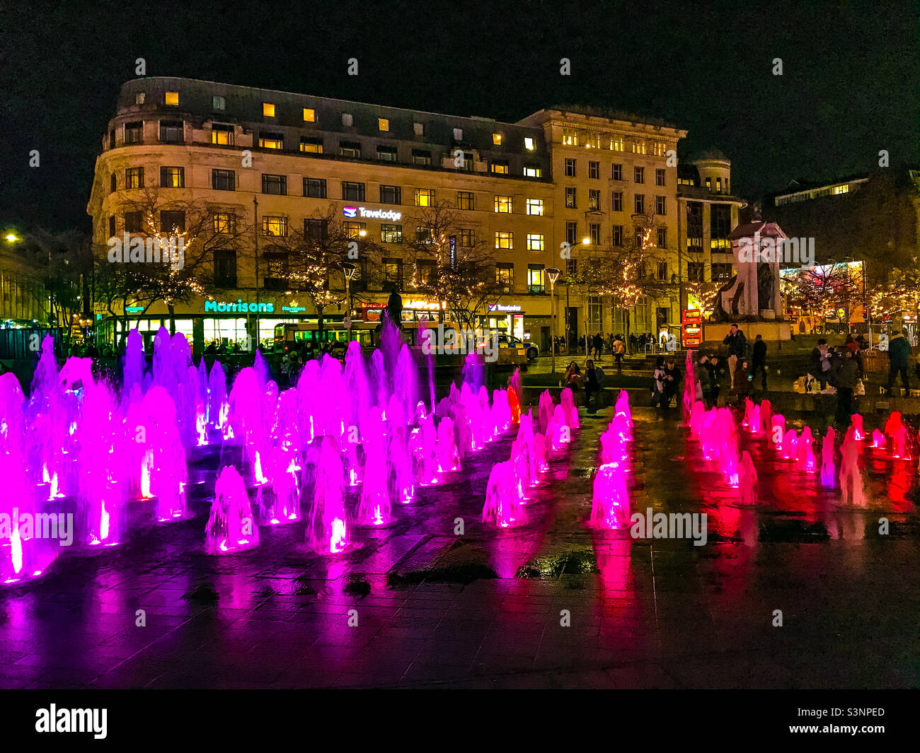 Manchester Piccadilly gardens water feature Stock Photo - Alamy