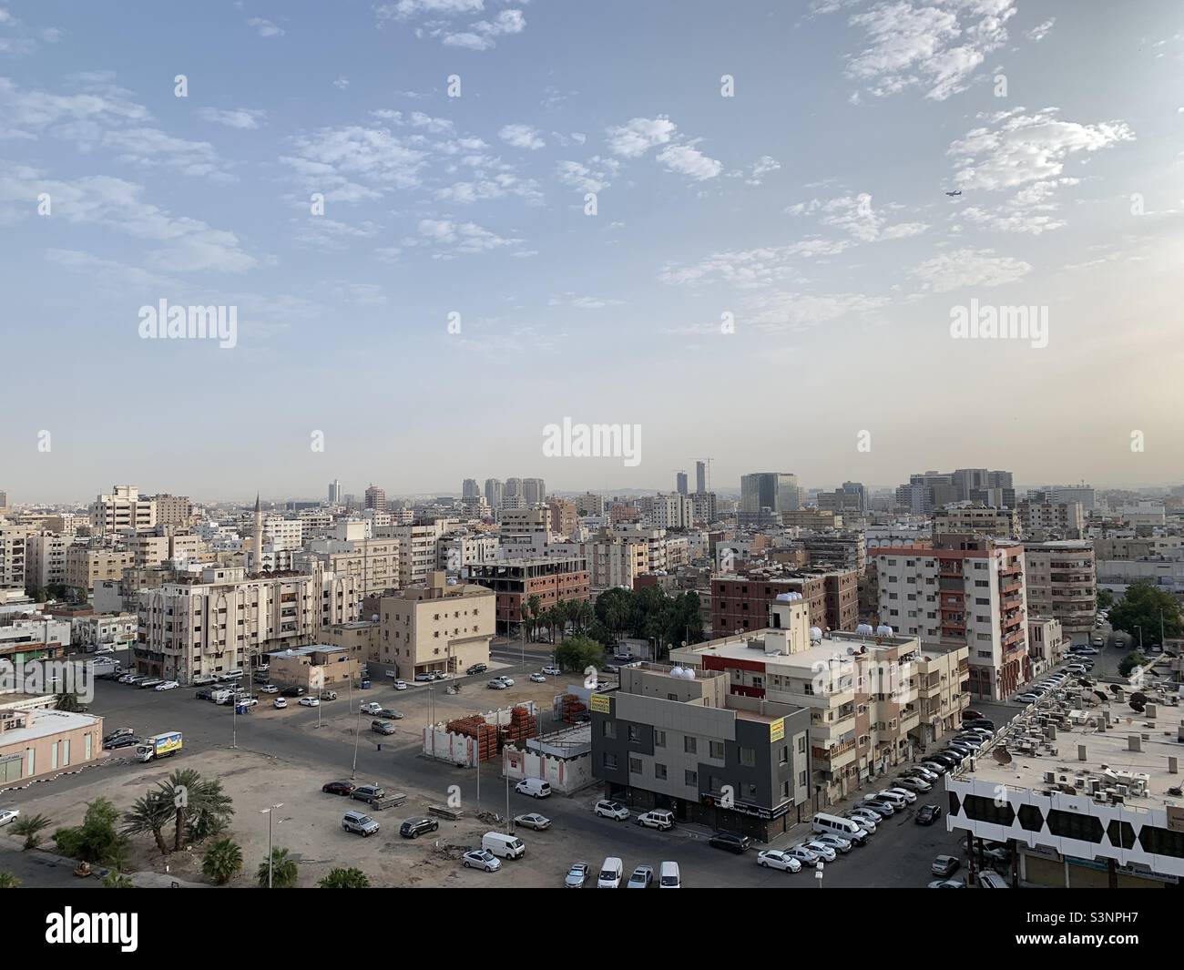 Jeddah saudi arabia street scene hi-res stock photography and images ...