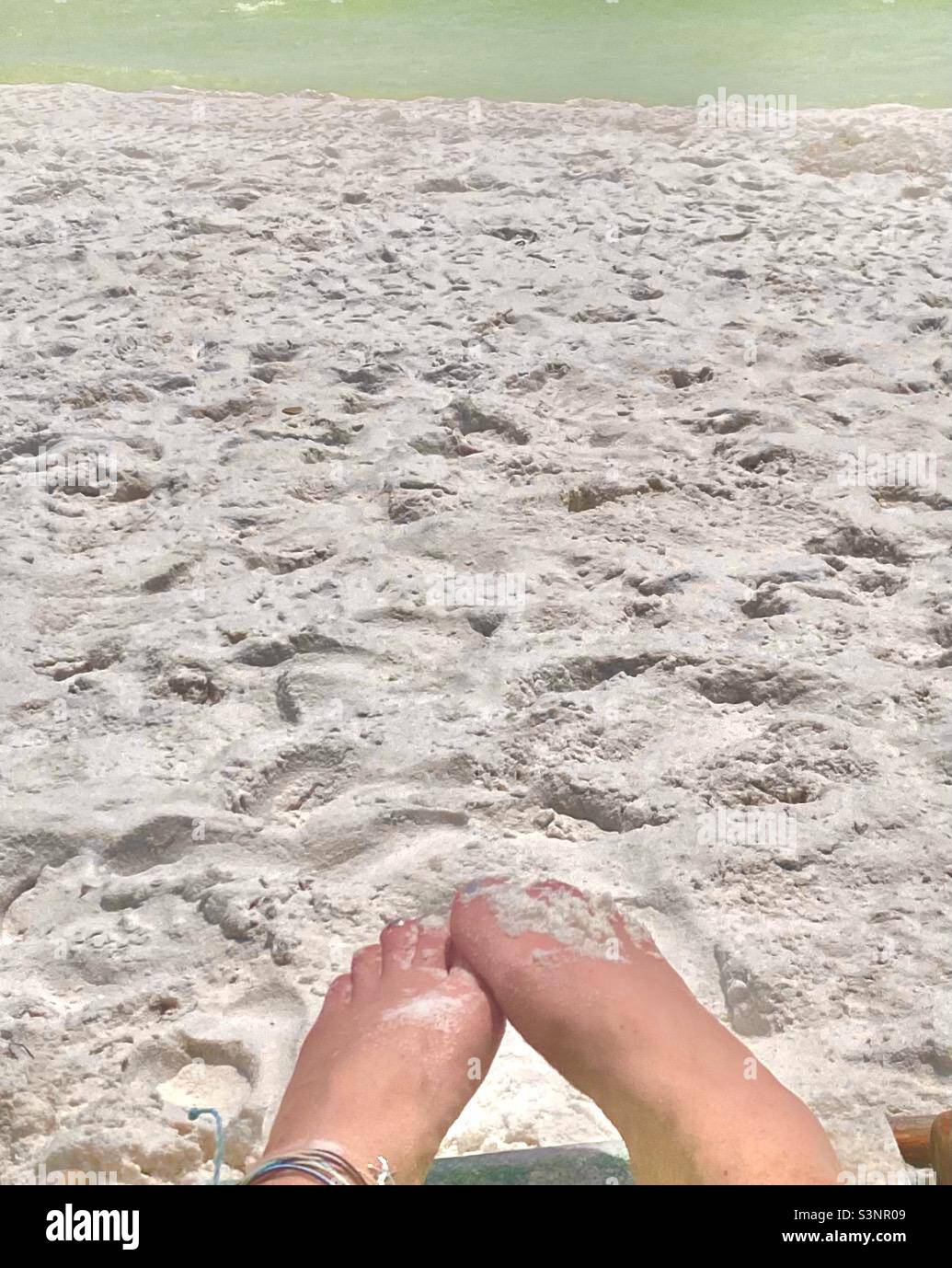 Sandy feet on the beach hi-res stock photography and images - Alamy