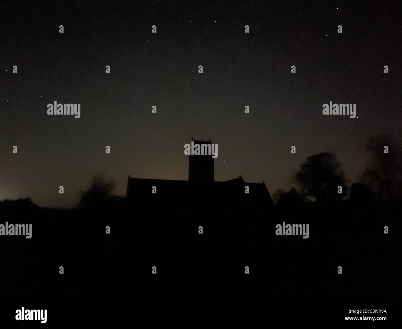 Dark night sky hi-res stock photography and images - Alamy