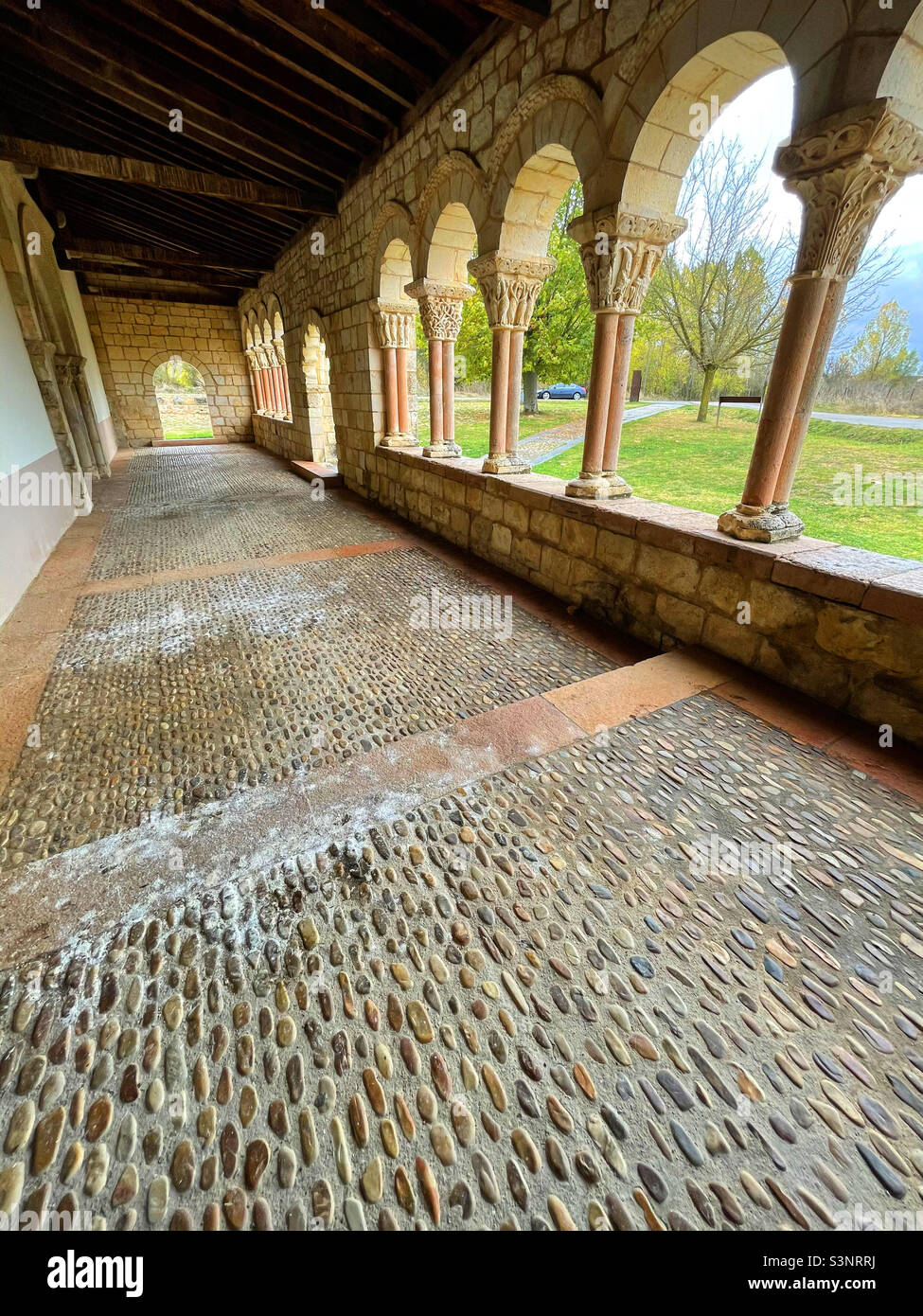 Romanesque portico hi-res stock photography and images - Alamy