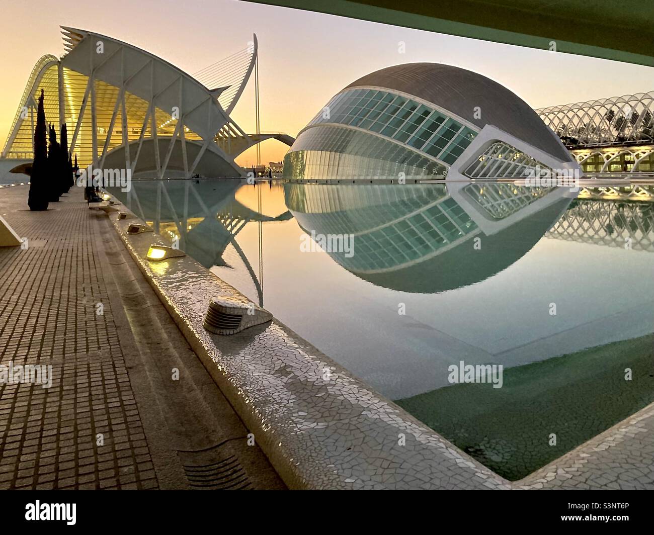 Valencia city of arts and sciences sunrise hi-res stock photography and ...