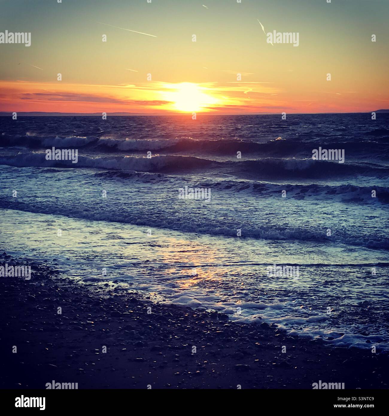 Tenby sunrise hi-res stock photography and images - Alamy