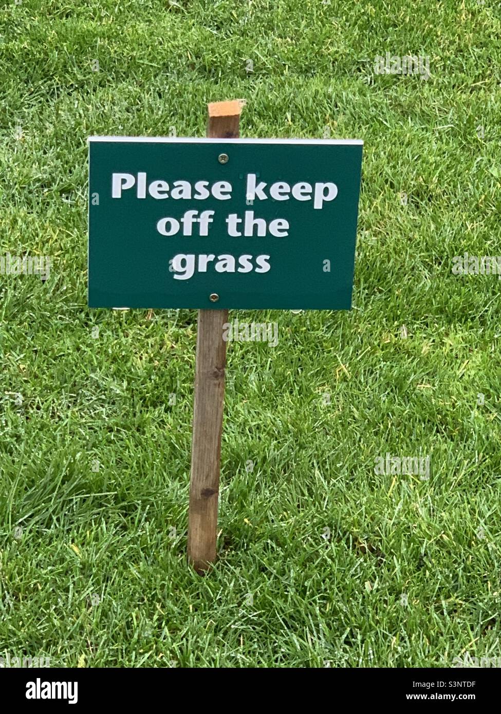 Please keep off grass hi-res stock photography and images - Alamy