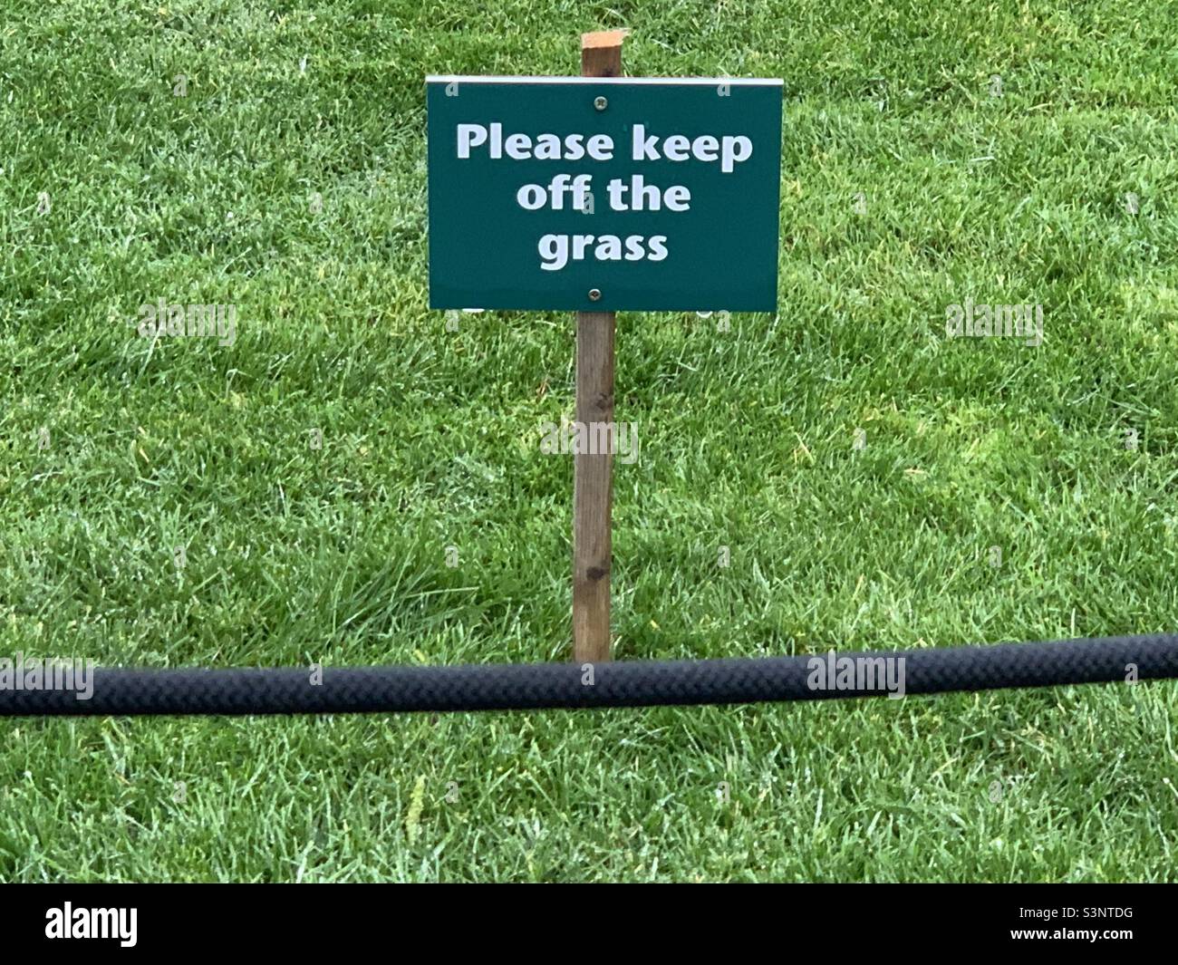 Please keep off the grass hi-res stock photography and images - Alamy