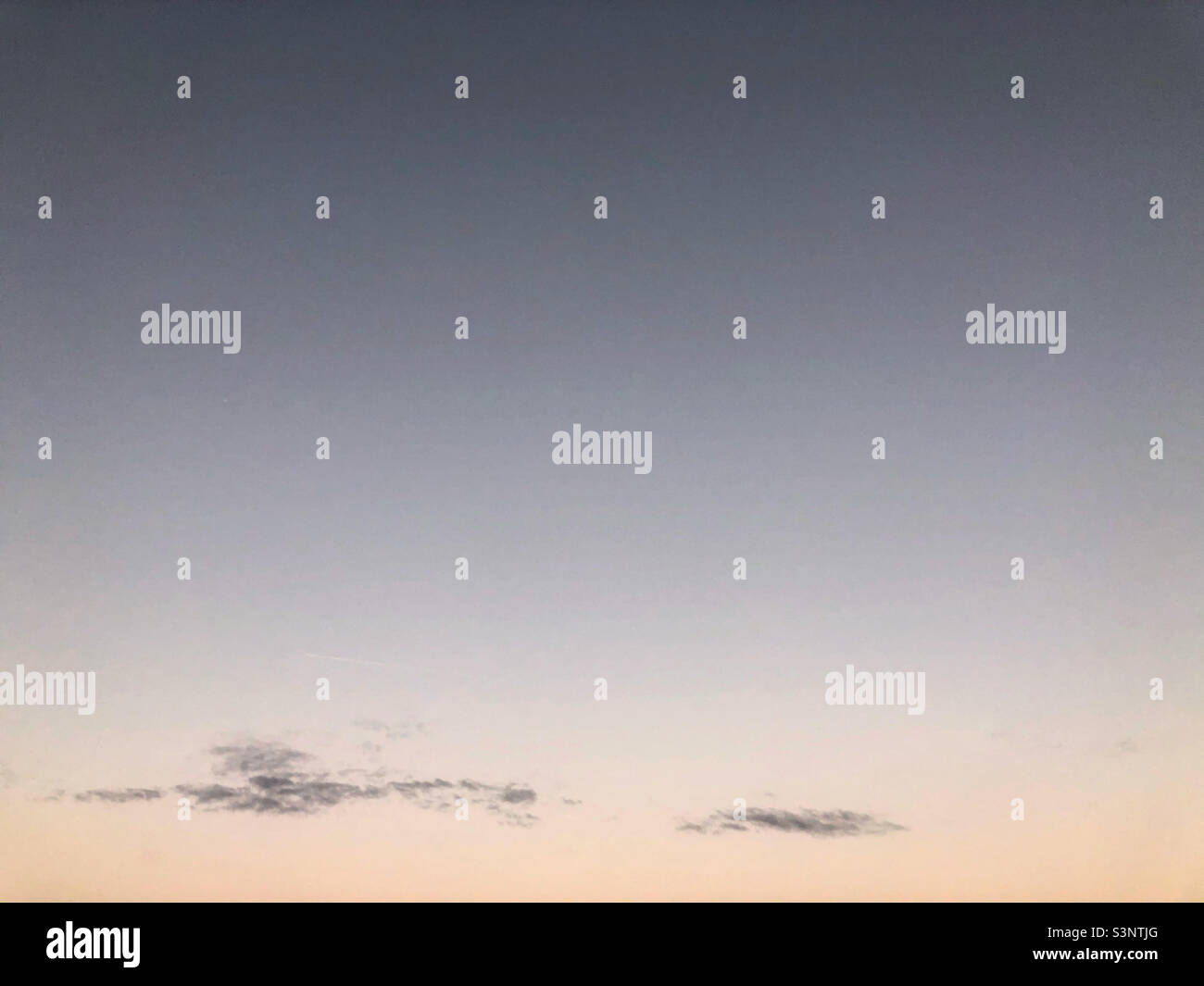 Dark sky sunset hi-res stock photography and images - Alamy