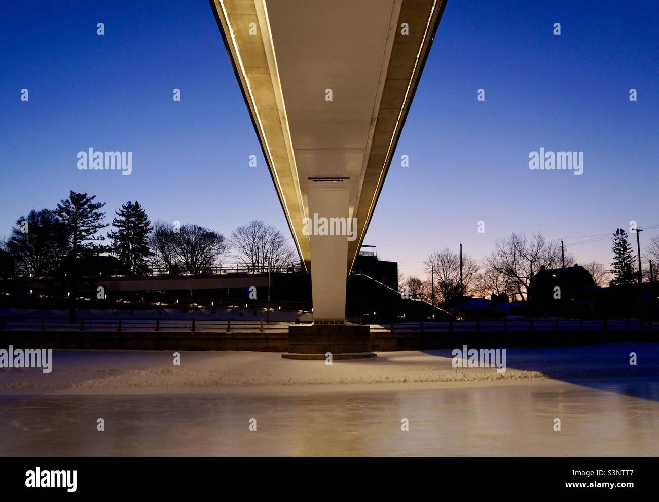 Dawn under the Flora Footbridge on the Rideau Canal Skateway Stock ...