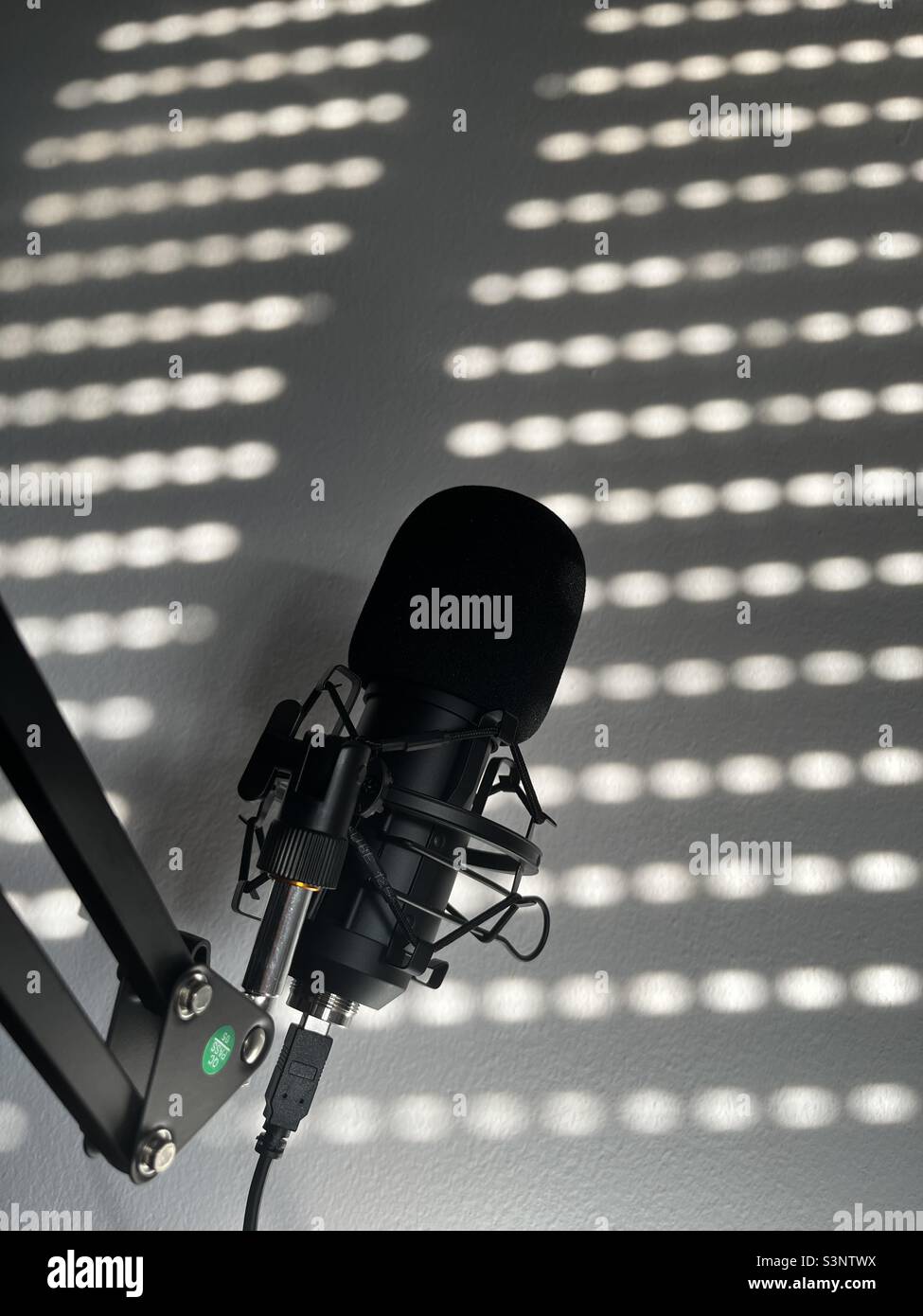 By the microphone photo hi-res stock photography and images - Alamy