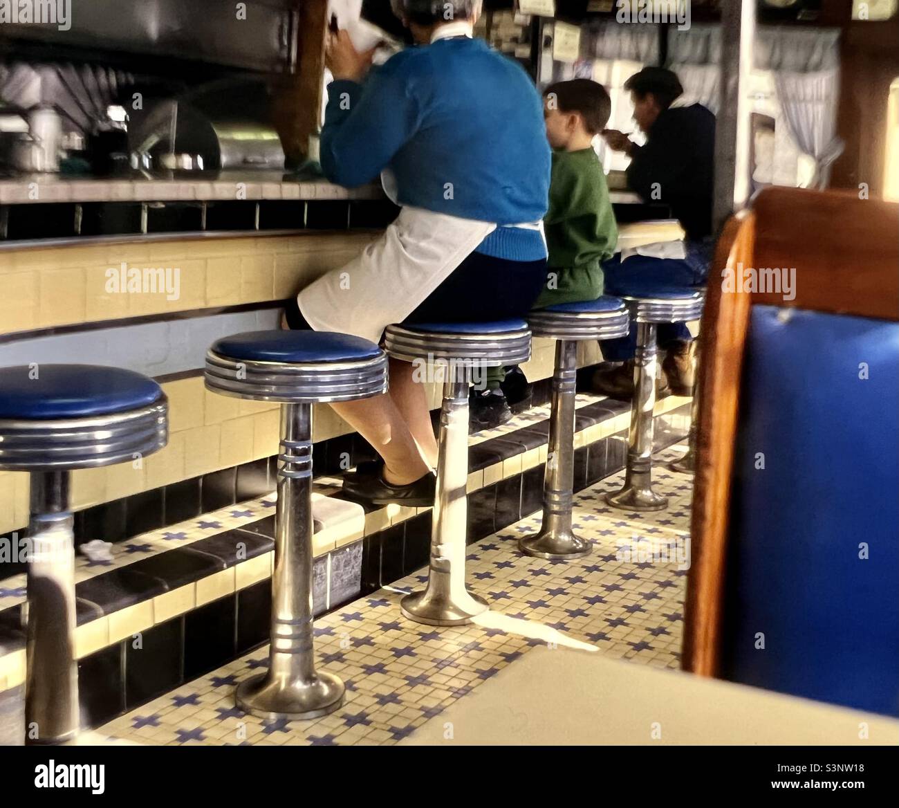 Diner counter hi-res stock photography and images - Alamy