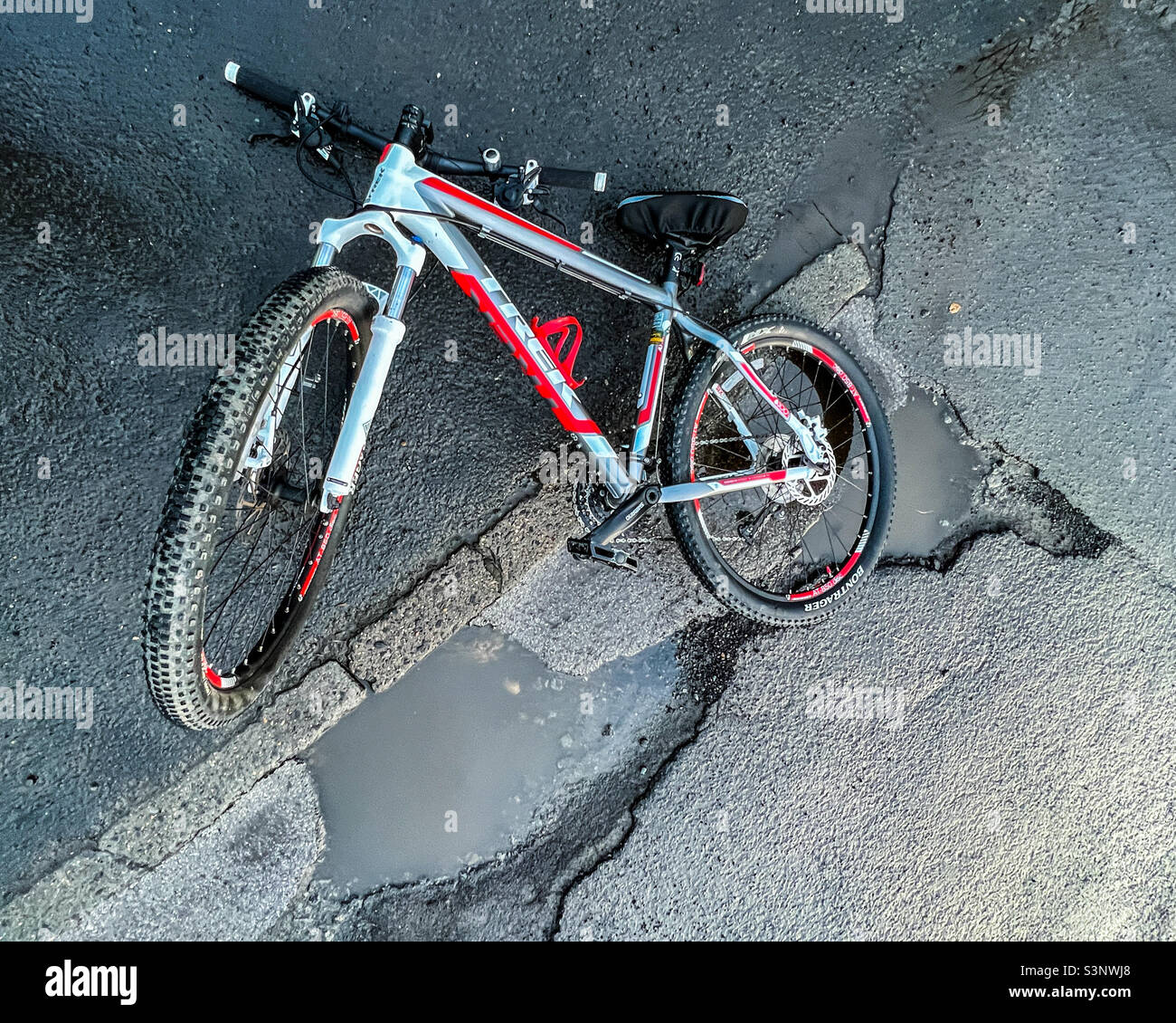 Mountain bike on tarmac next to puddle Stock Photo - Alamy