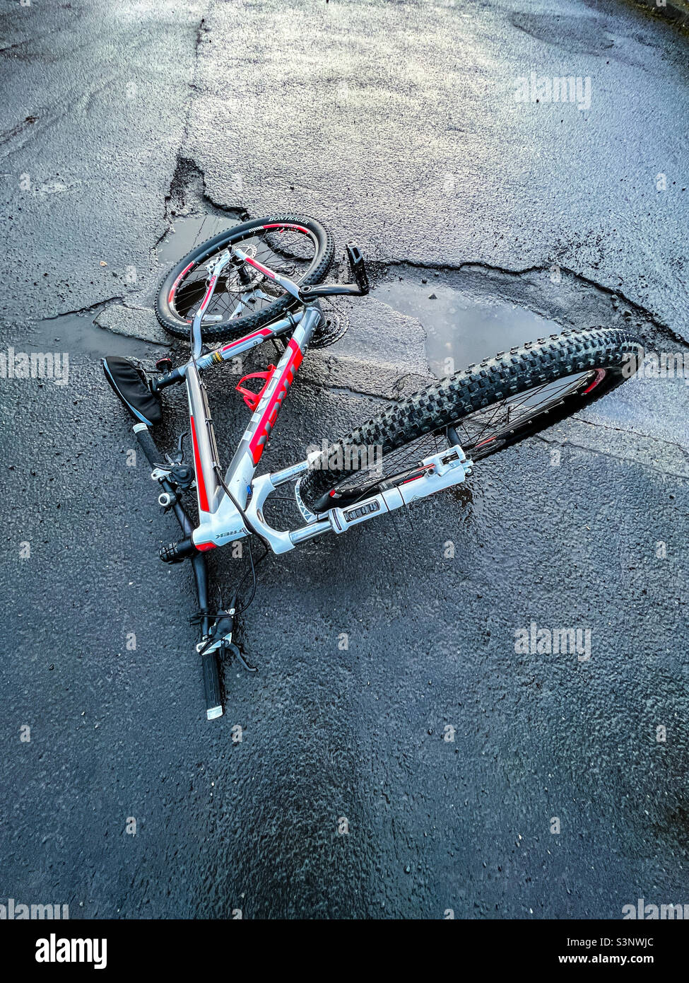 Bike fallen over hi-res stock photography and images - Alamy