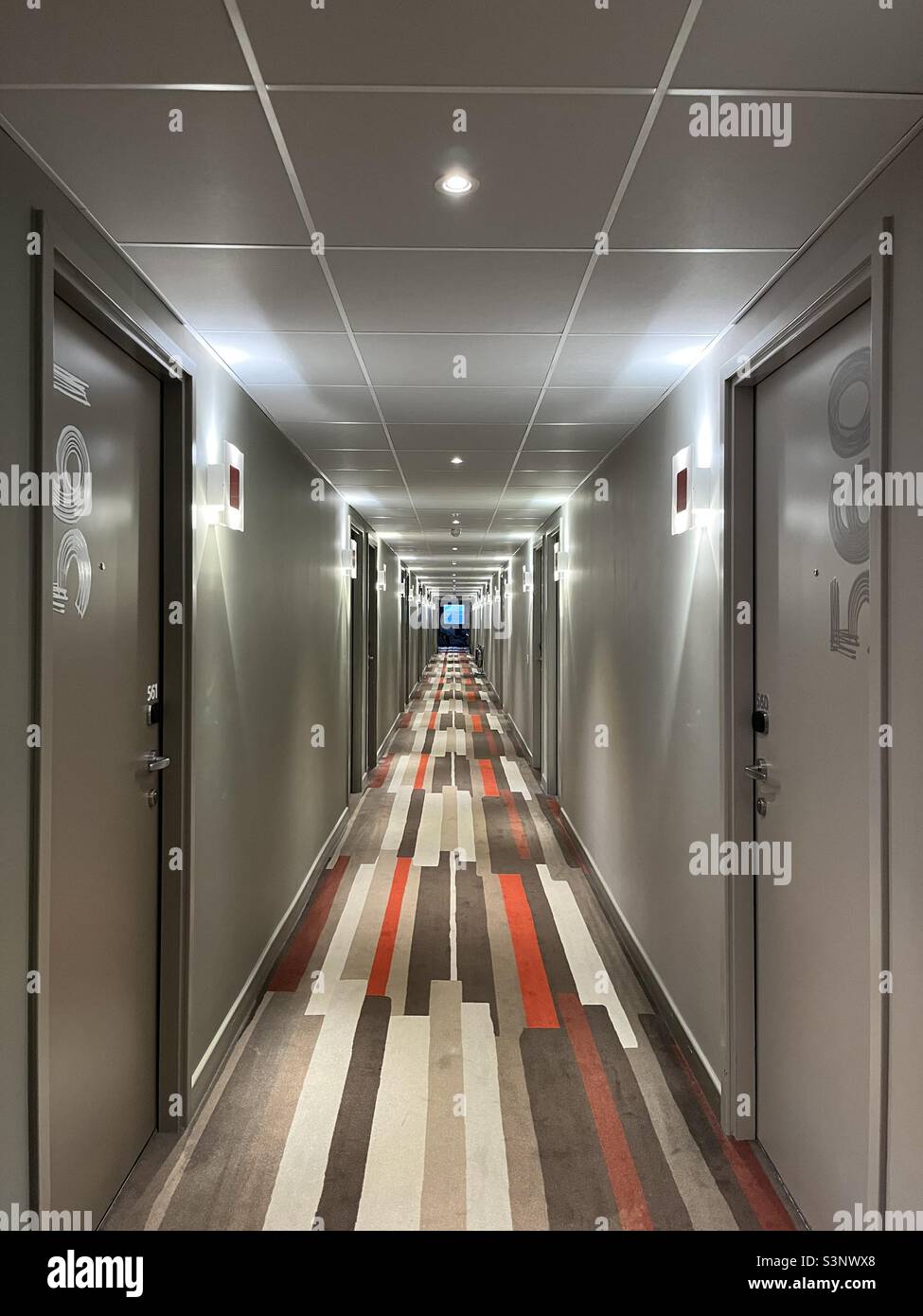 Corridor hotel hi-res stock photography and images - Alamy