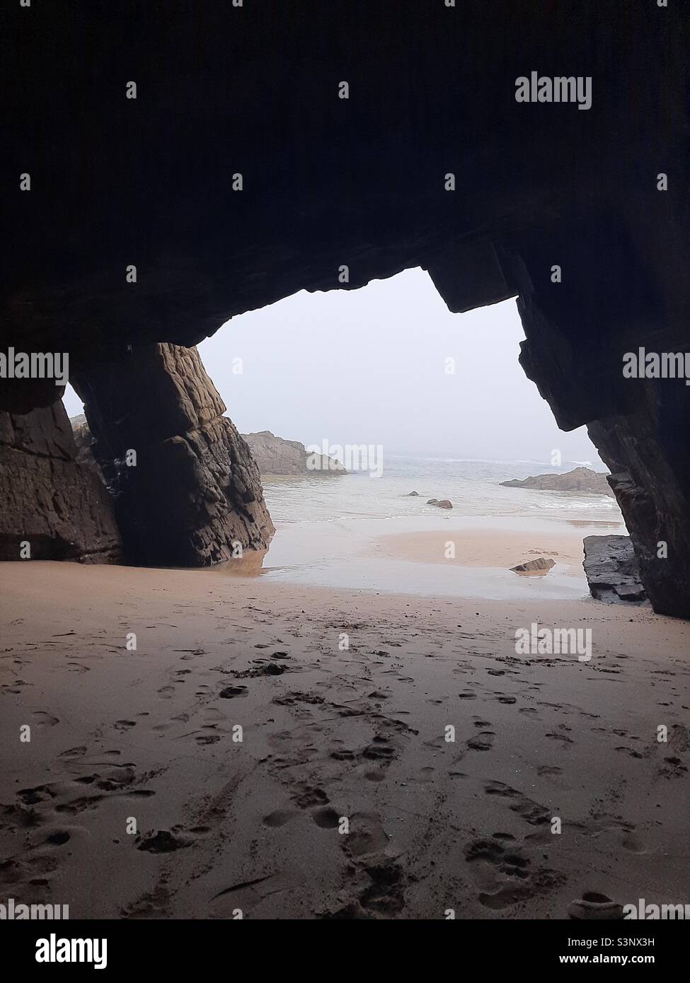 Fog cave hi-res stock photography and images - Alamy
