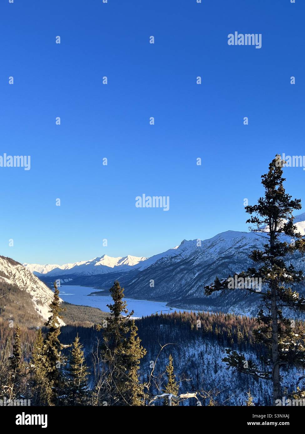 Alaskan mountain covered snow hi-res stock photography and images - Alamy