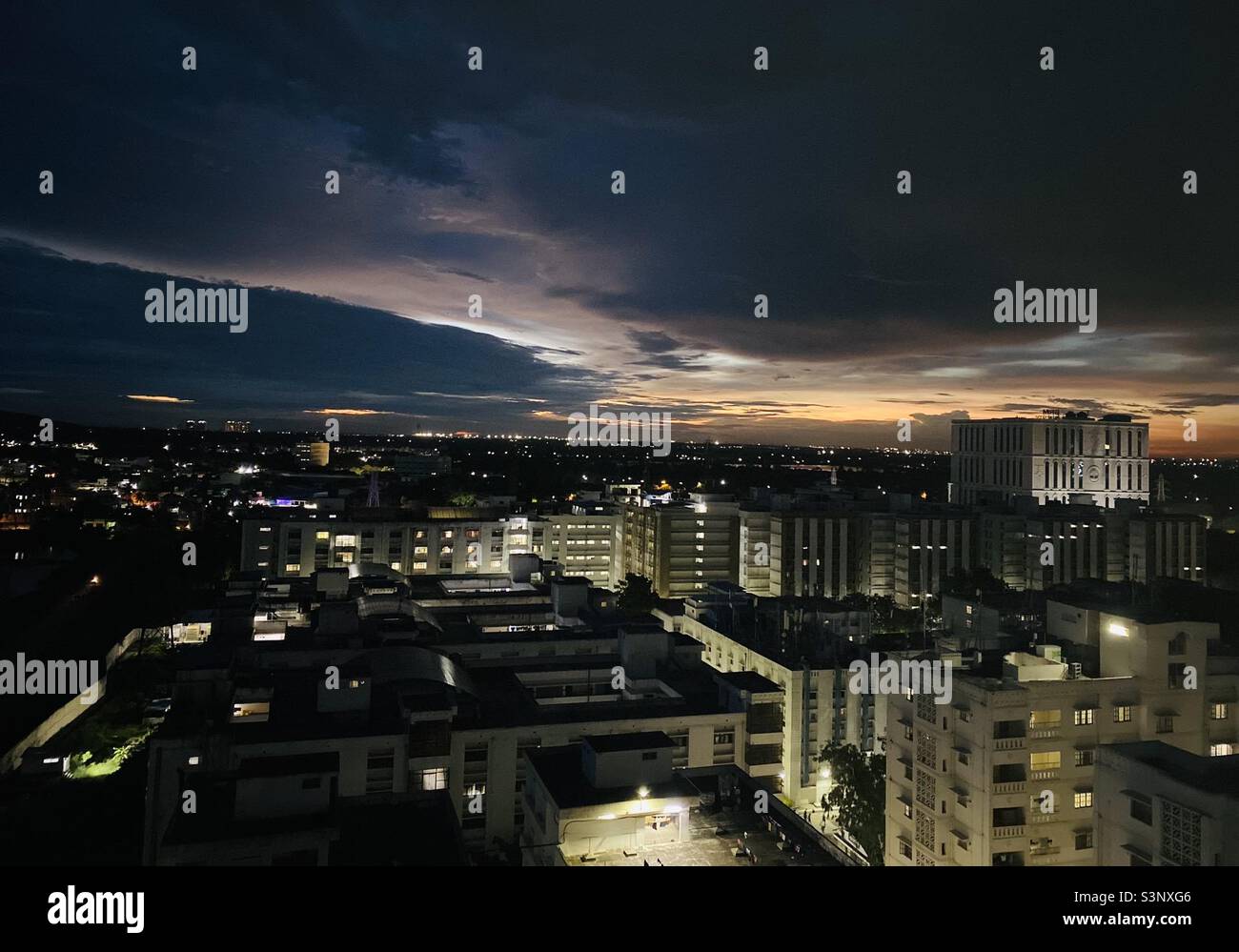 Night sky moon night view of the city night view hi-res stock photography and images - Alamy