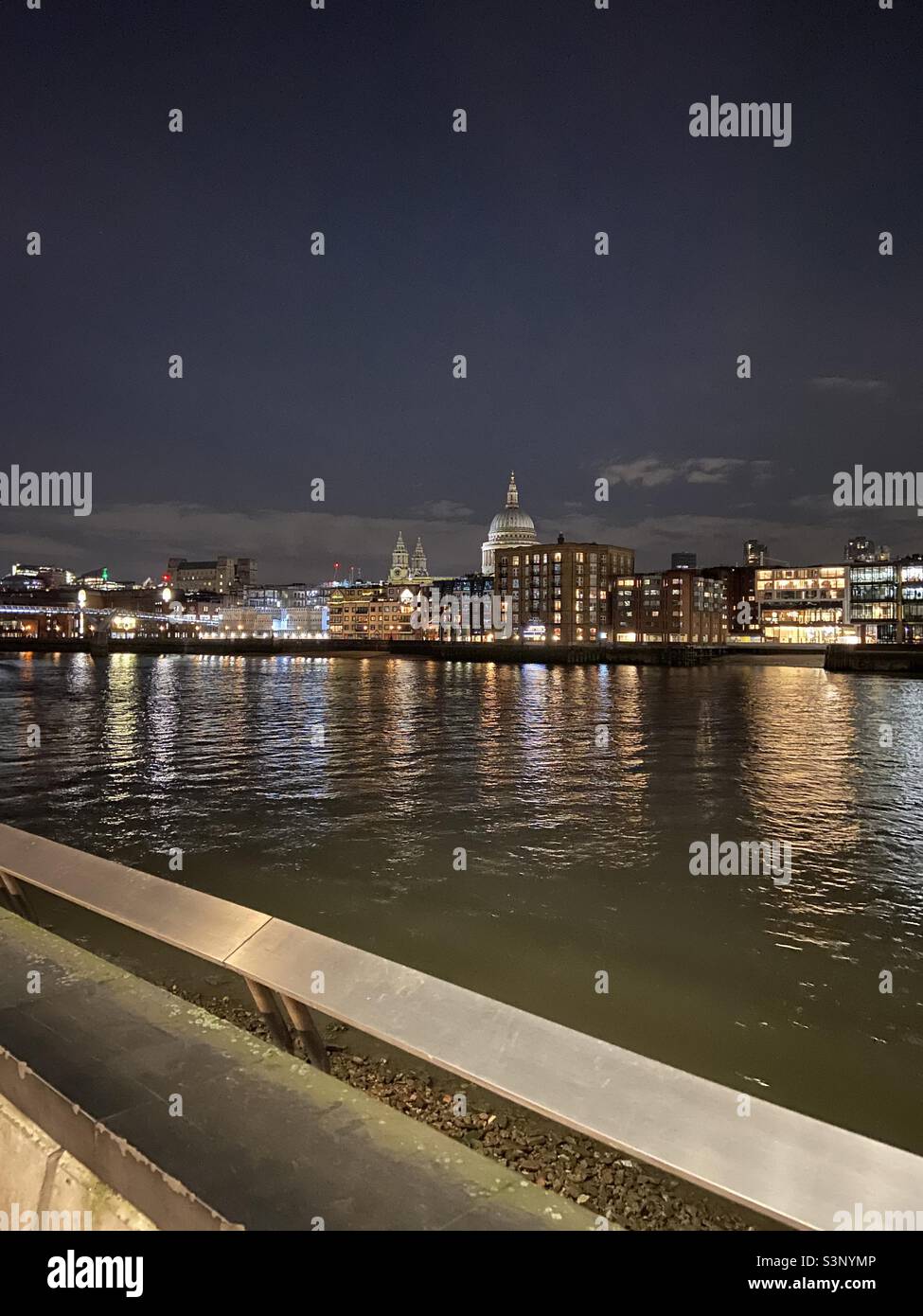 River_thames hi-res stock photography and images - Alamy
