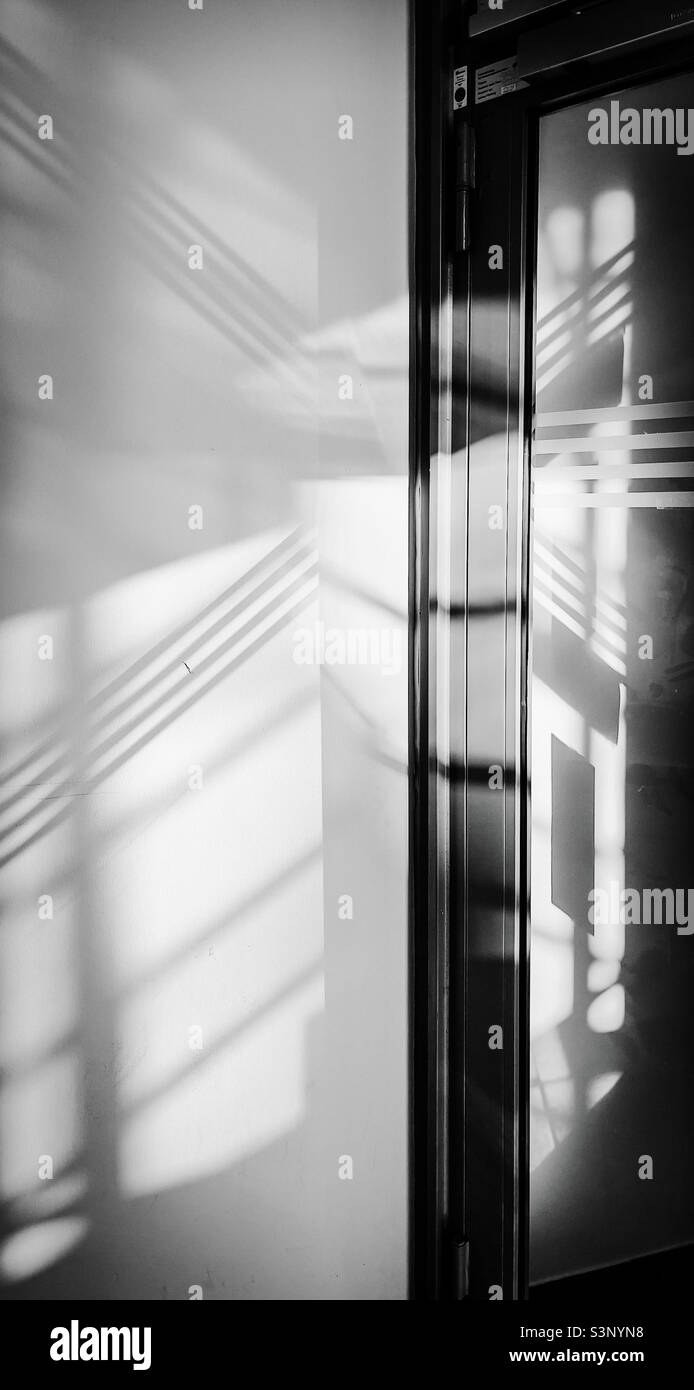 White light reflection hi-res stock photography and images - Alamy