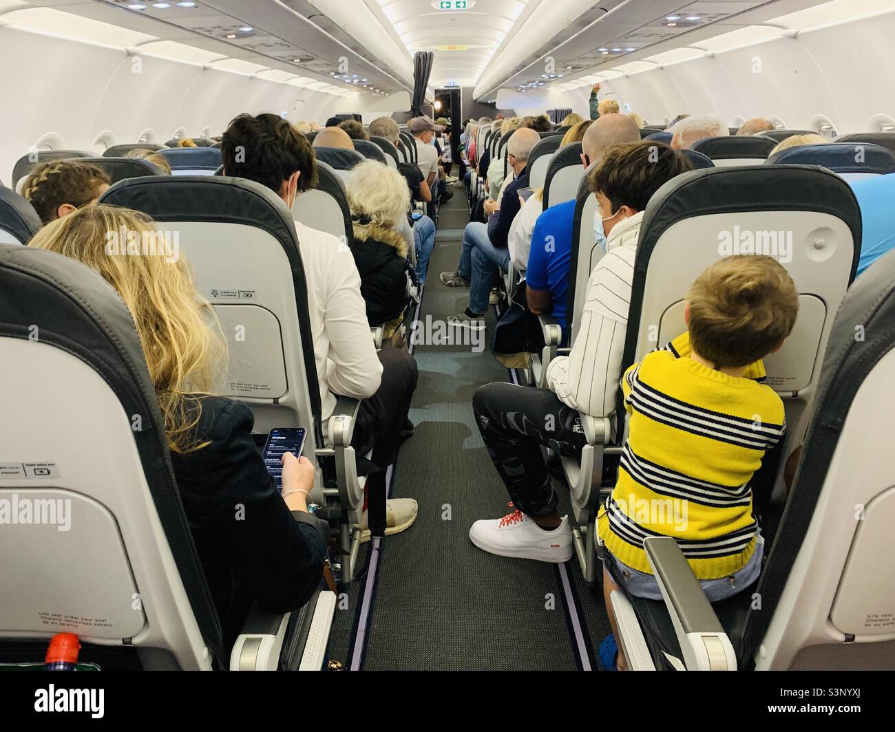 Passengers aviation hi-res stock photography and images - Alamy