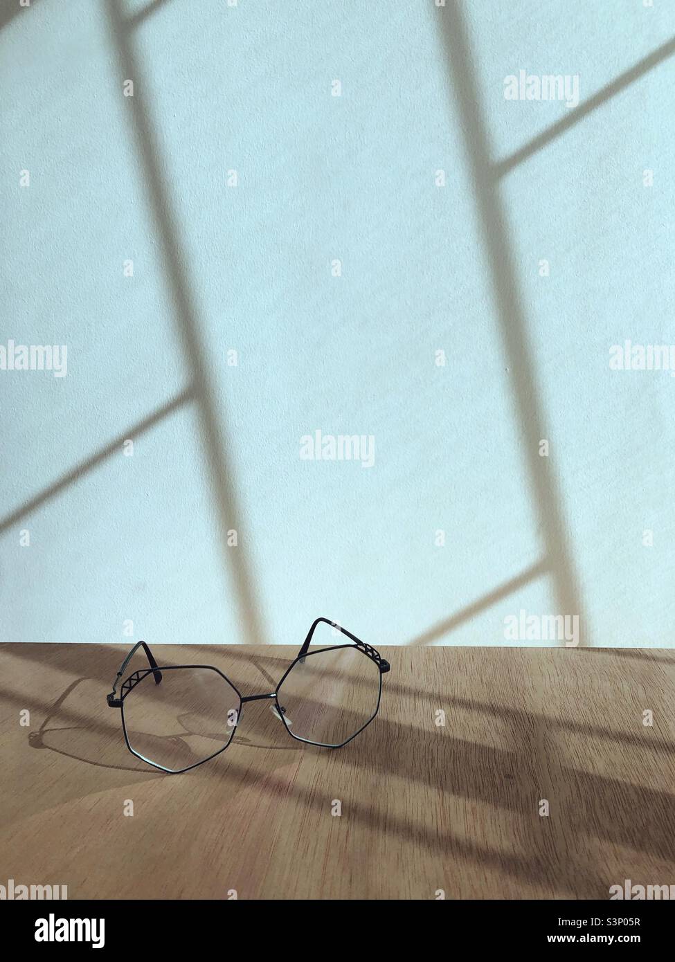 Minimal shadows hi-res stock photography and images - Alamy