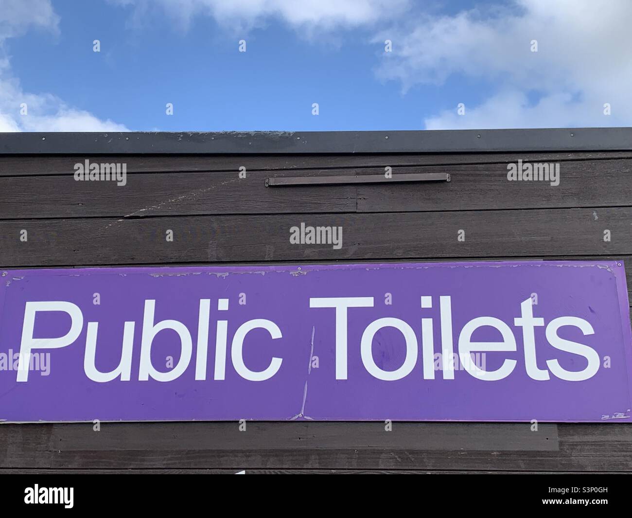 Public toilets sign hi-res stock photography and images - Alamy