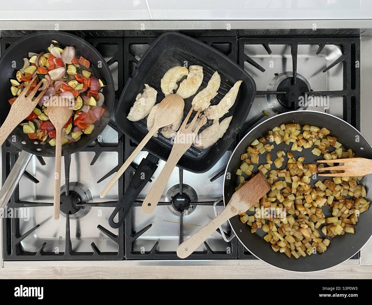 Chicken cooker stove hi-res stock photography and images - Alamy