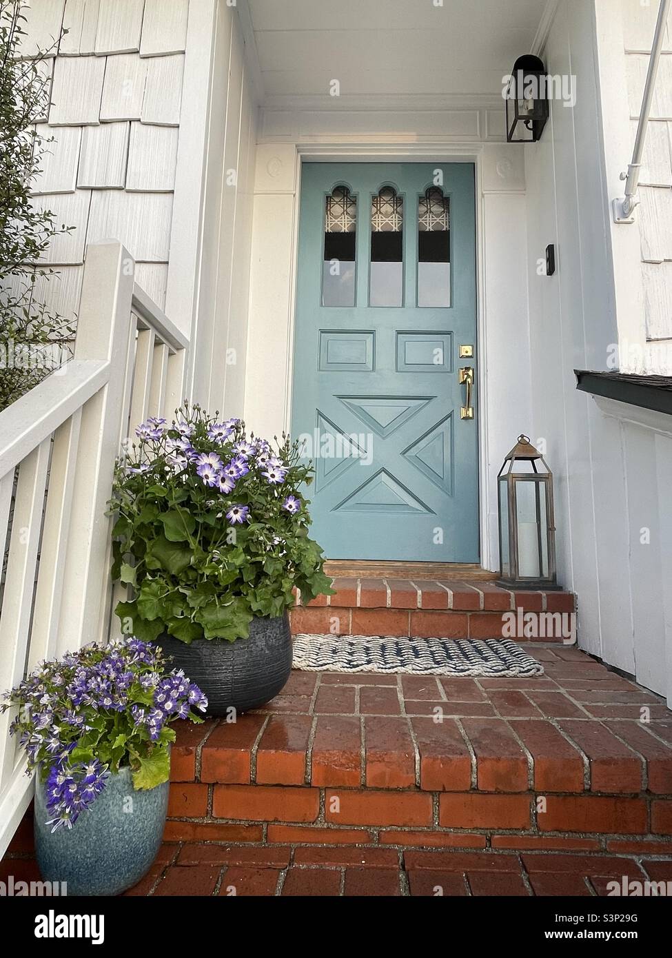 Front porch home hi-res stock photography and images - Alamy