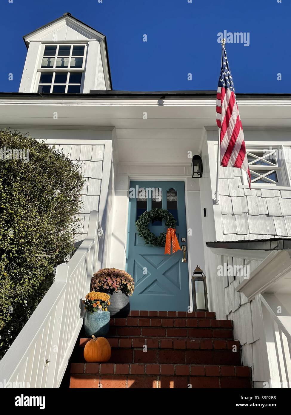 Front stoop hi-res stock photography and images - Alamy