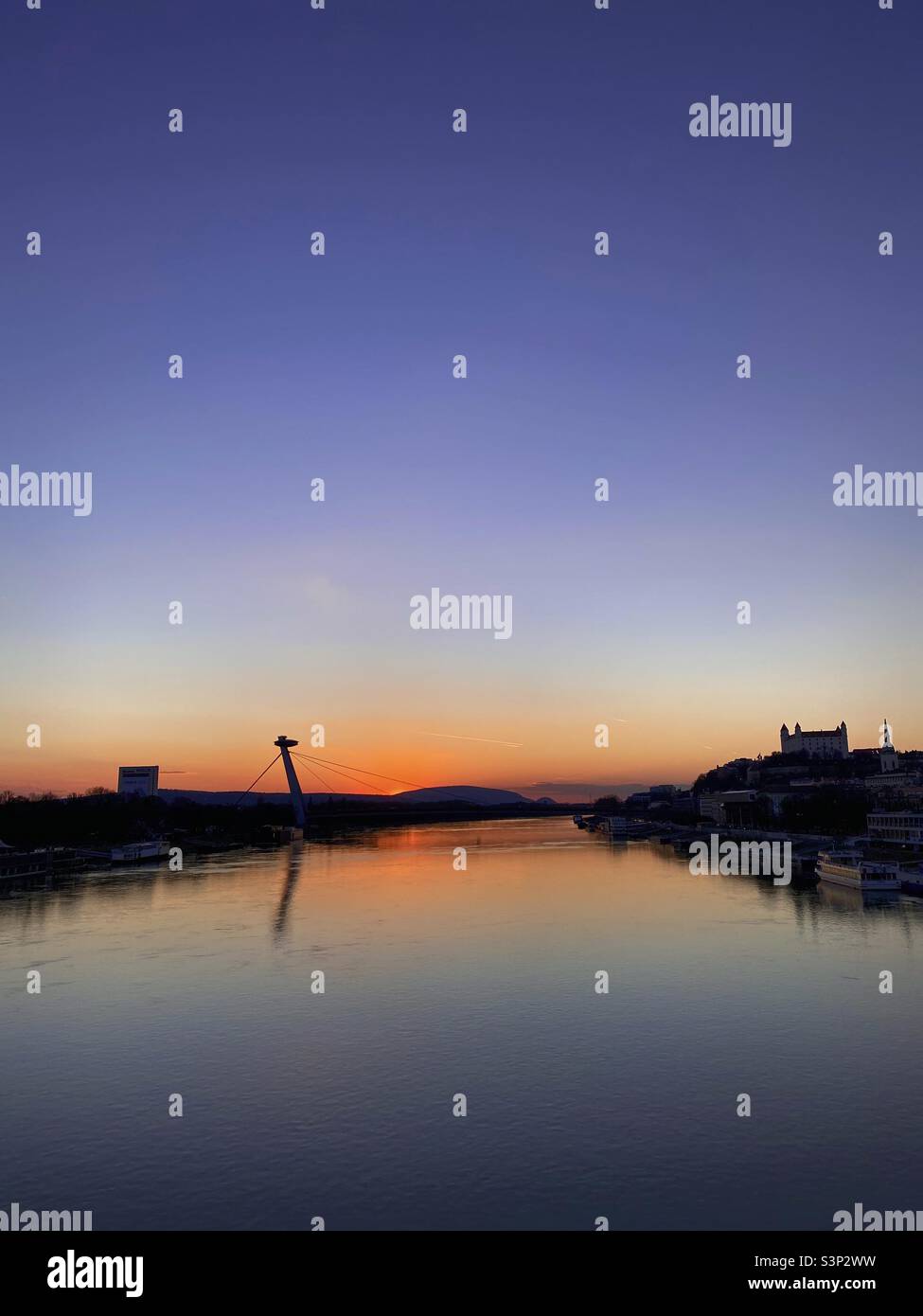 Ufo bridge bratislava hi-res stock photography and images - Alamy