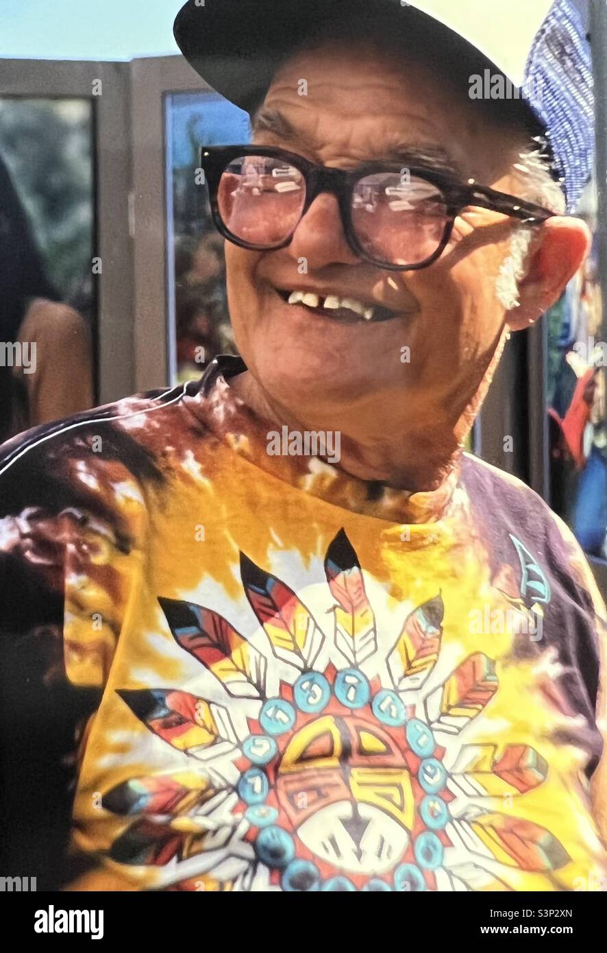 Senior citizen Native American man at Pow wow traditional ceremony Usa ...