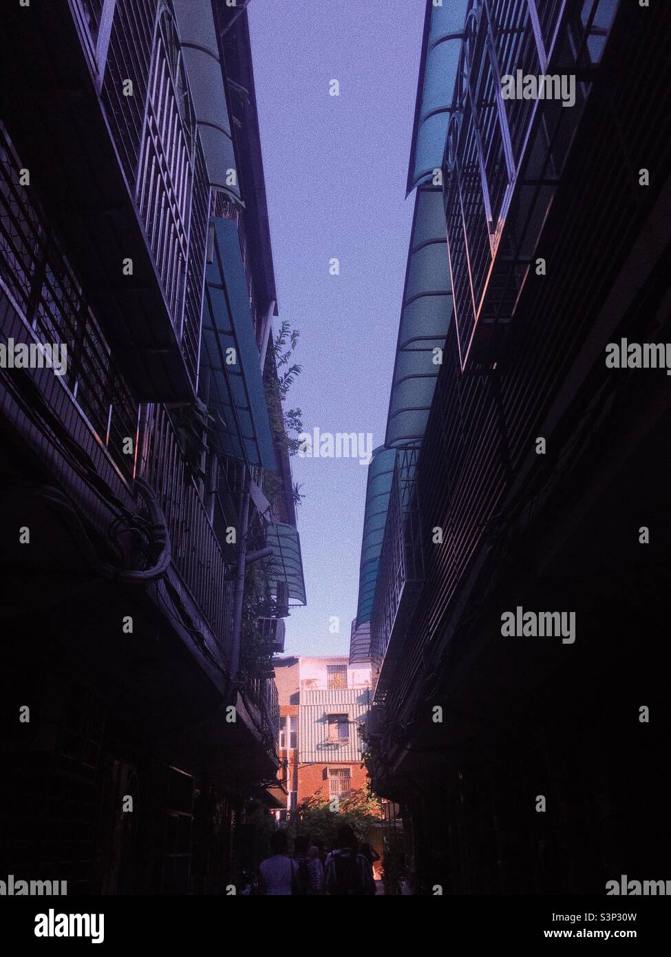 Cramped buildings hi-res stock photography and images - Alamy