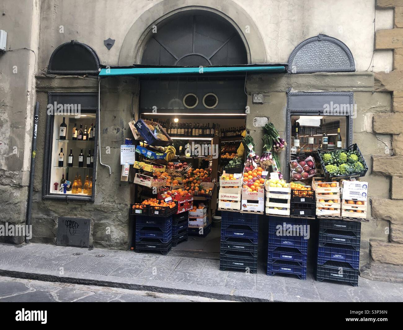 Greengrocer shop italy hi-res stock photography and images - Alamy