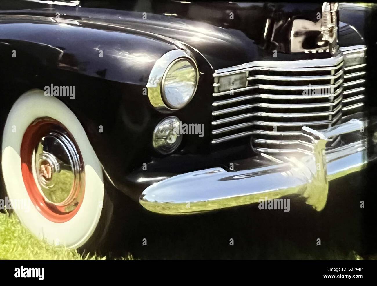 Vintage Cadillac front view of grille Stock Photo - Alamy