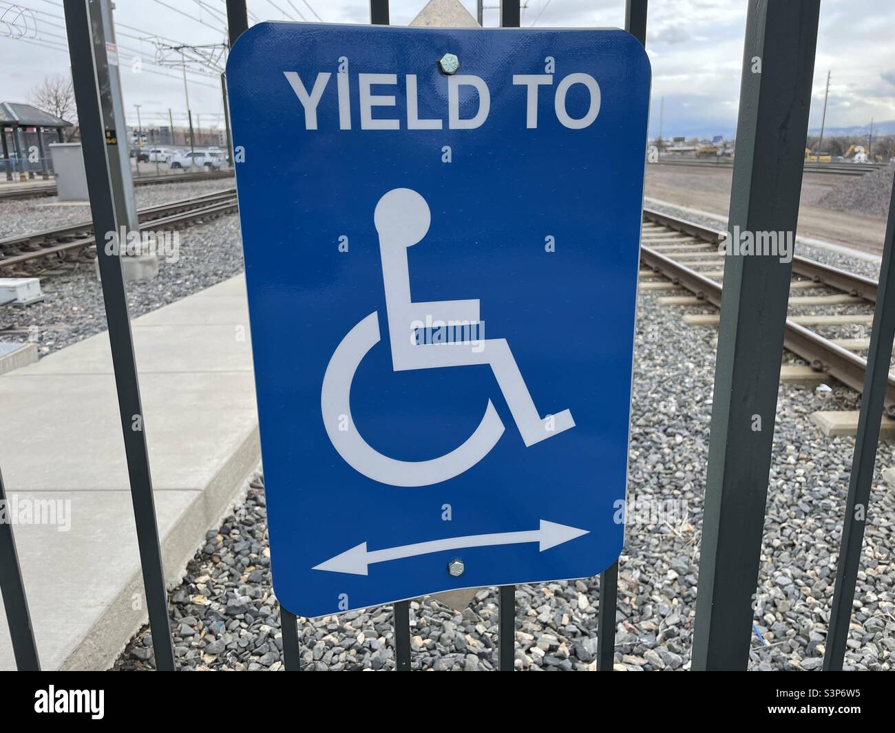 Yield to handicapped hi-res stock photography and images - Alamy