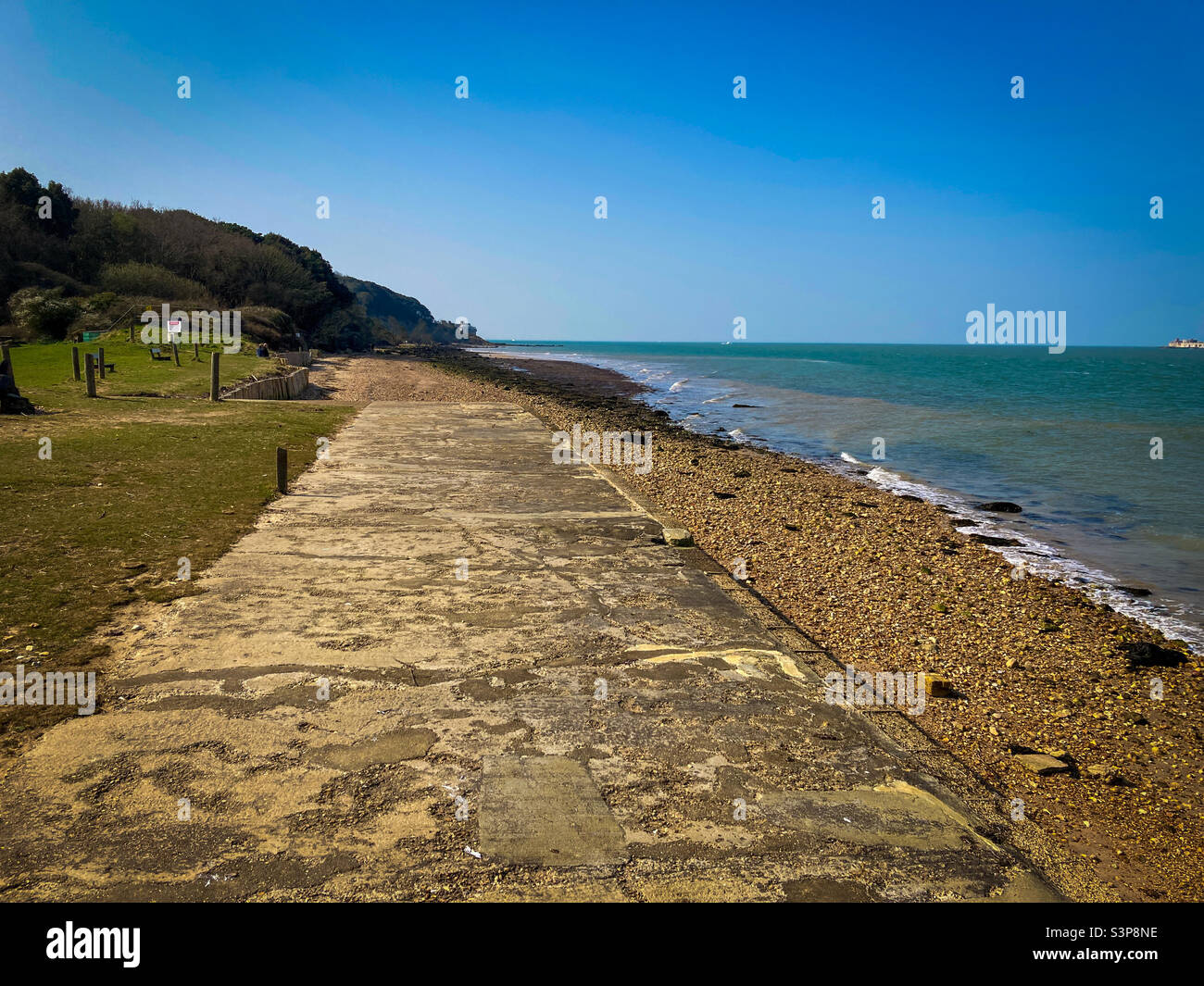 Beach and sea at Fort Victoria, Isle of Wight Stock Photo - Alamy