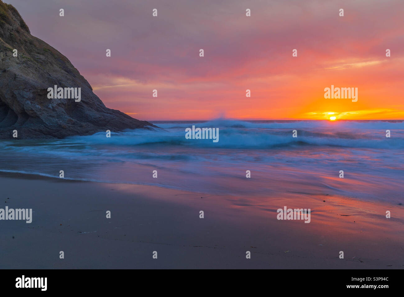 Colors of sunsets hi-res stock photography and images - Alamy