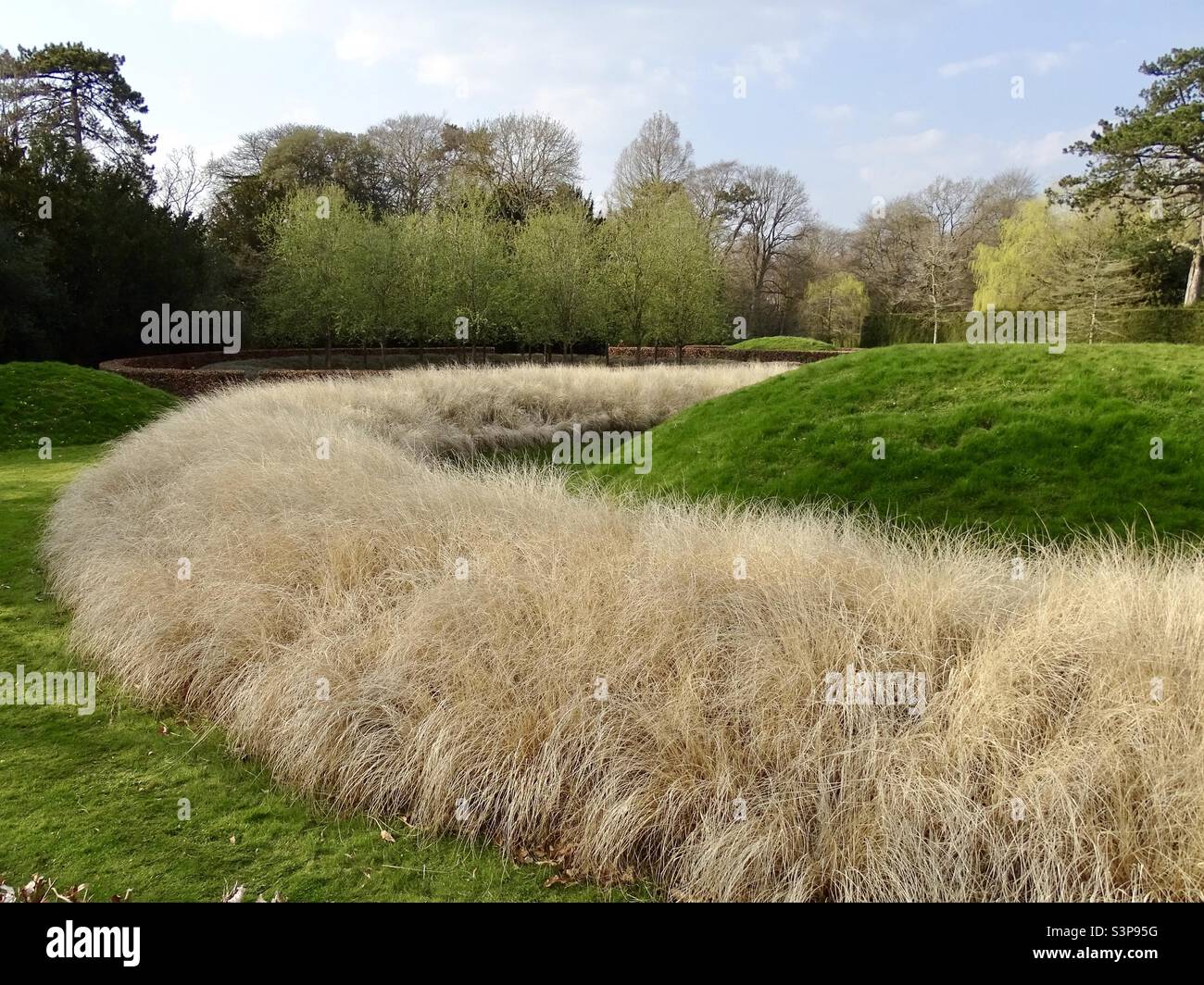 Hill mound grass hi-res stock photography and images - Alamy