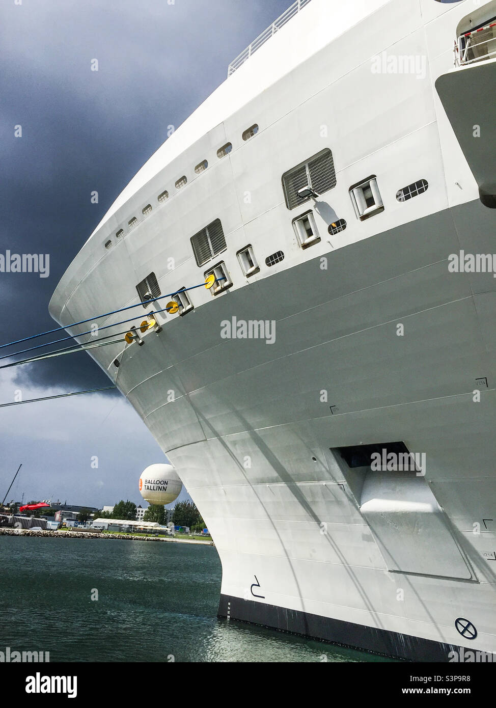 Celebrity eclipse ship smartphone stock photos and images - Alamy